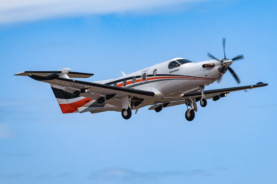 What is the minimum speed at which an executive aircraft can fly in 2025?