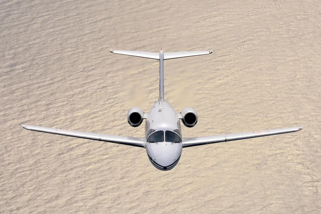 Tudo sobre o Hawker 400XP: agilidade, conforto e eficiência no céu